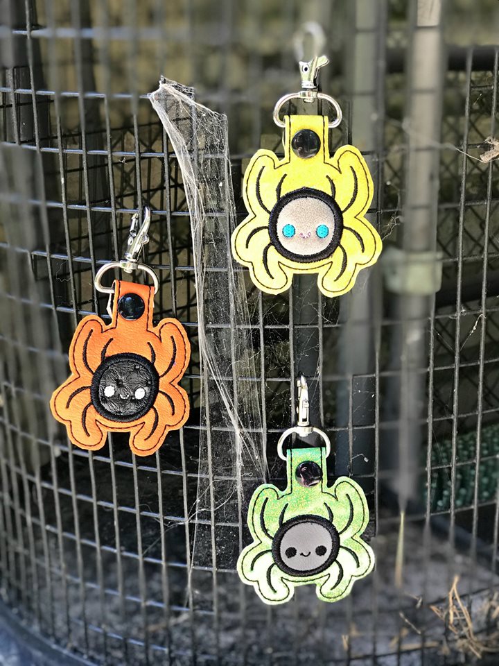 4x4 DIGITAL DOWNLOAD Applique Spider Snap Tab – Off With Their Threads